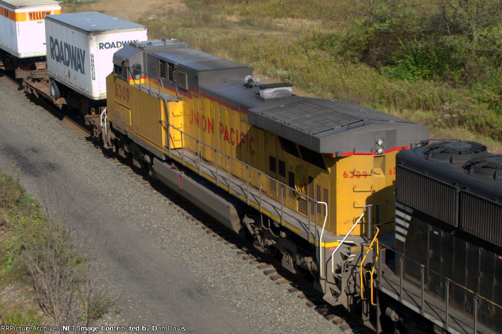 UP C44AC 6309 trails on 21M